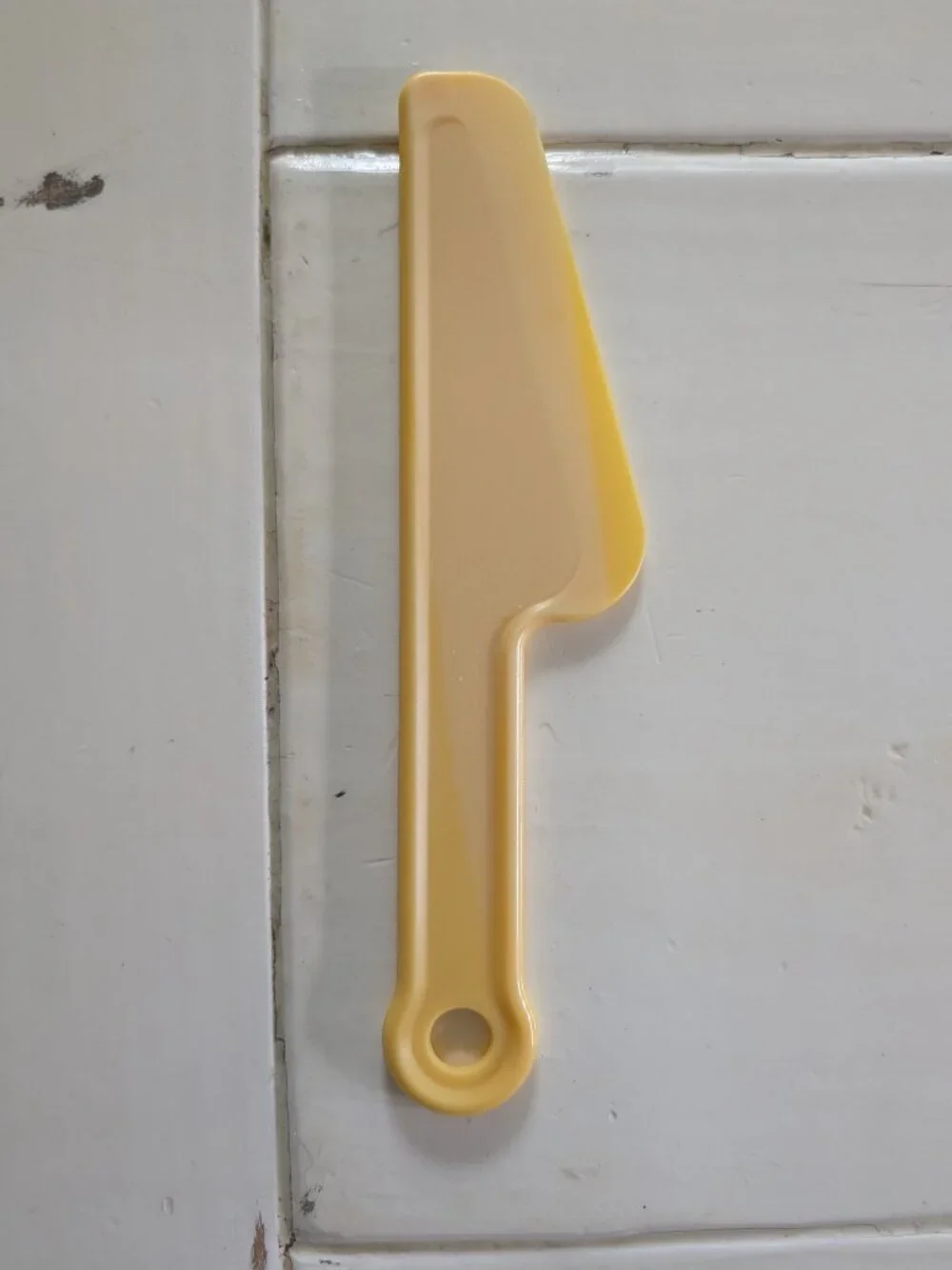 Rubbermaid | Kitchen | Vtg Rubbermaid 906 Pie Cake Server Slicer Yellow ...